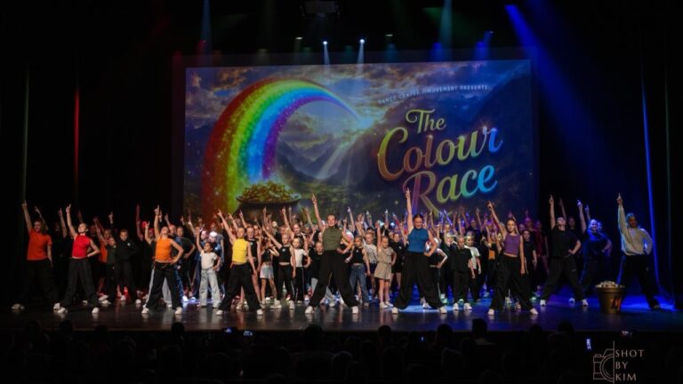 Dansers Van Dance Centre I-Movement Schitteren In The Colour Race! Mét ...